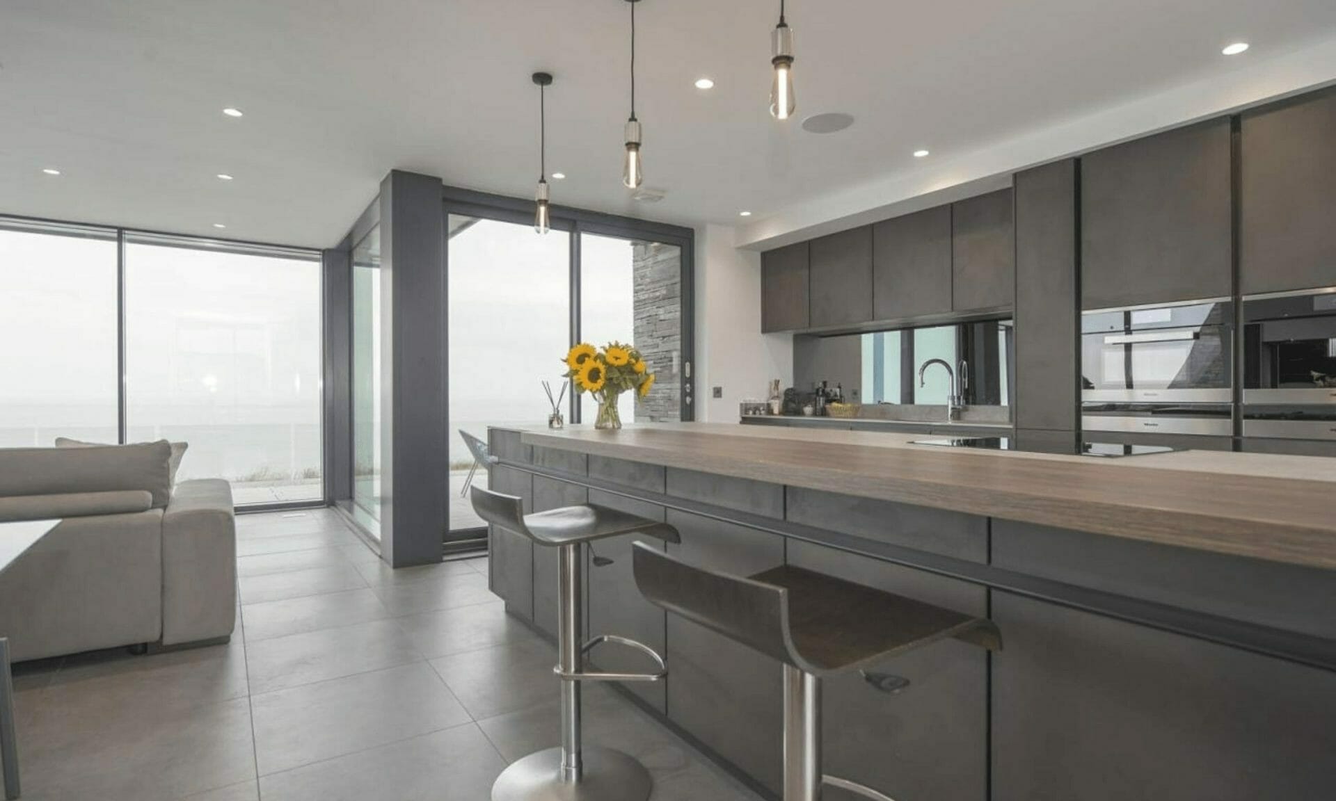 Breath-Taking Contemporary Cliff-Top Kitchen - Tolle Kitchens
